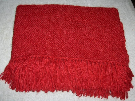 Håndstrikket pledd med heklede blomster TILBUD - Epla